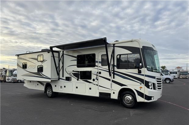 34ft FR3 2199 - CA Stanton - RV Rentals | ShareMyCoach