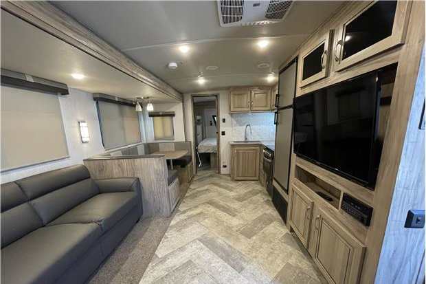 3249 33ft. Solaire - CA Chino - RV Rentals | ShareMyCoach